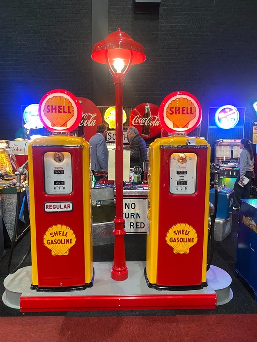 Tokheim Shell pump station :: Henris classics